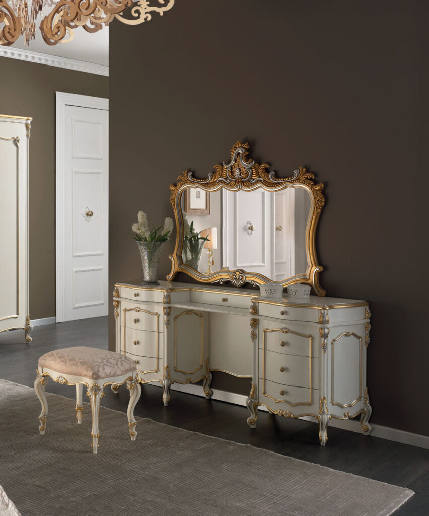 Wooden Classic Luxury Bed Set With Classy Carving theme Work.